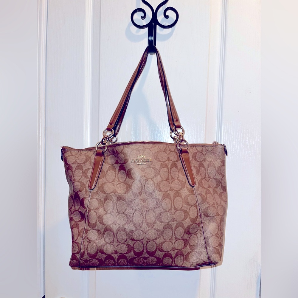 Coach Signsture. Authentic Coach Canvas Vinyl Zip Top - Gem